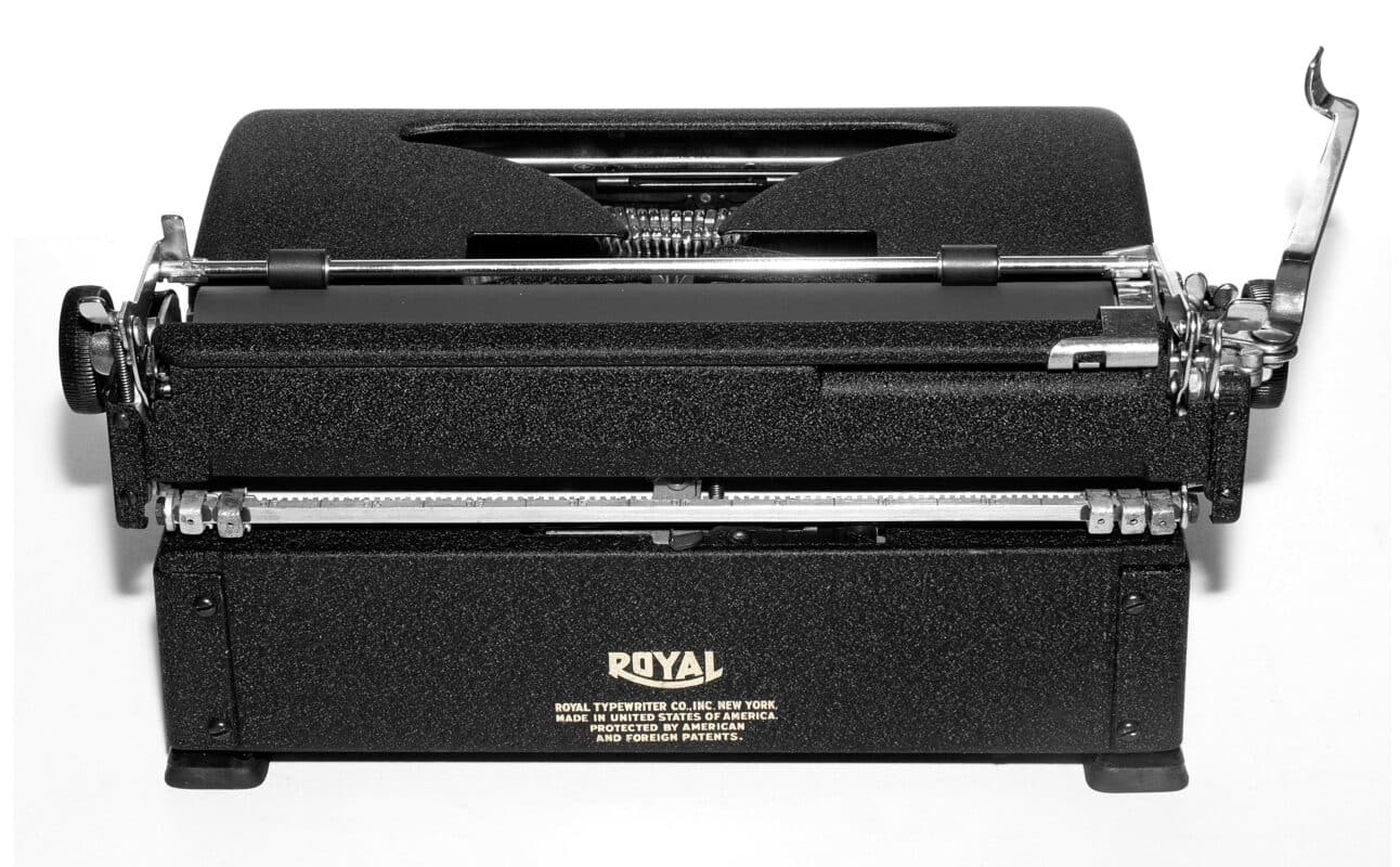 Royal Quiet De Luxe Manual Typewriter Black 1947 Vintage #1457 ...